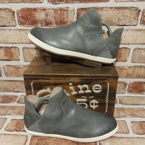 Taos Footwear | Shoes | Preowned Taos Footwear Unity Slip On Bootie ...